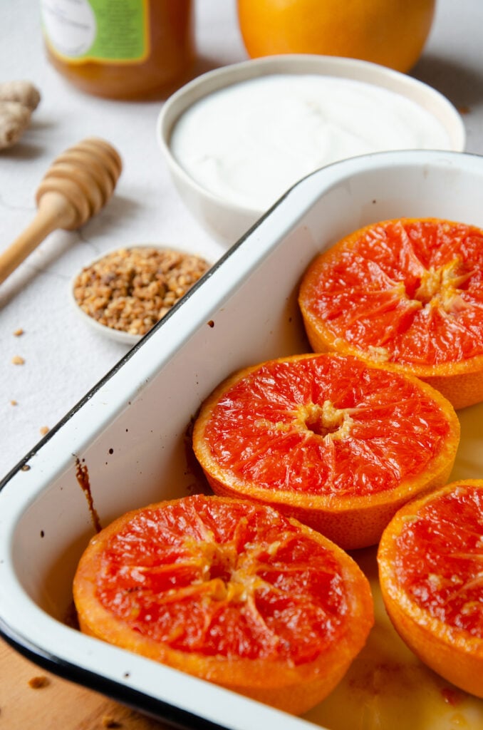 Pamplemousse rôti au four au miel, gingembre & pralin - ClemATC