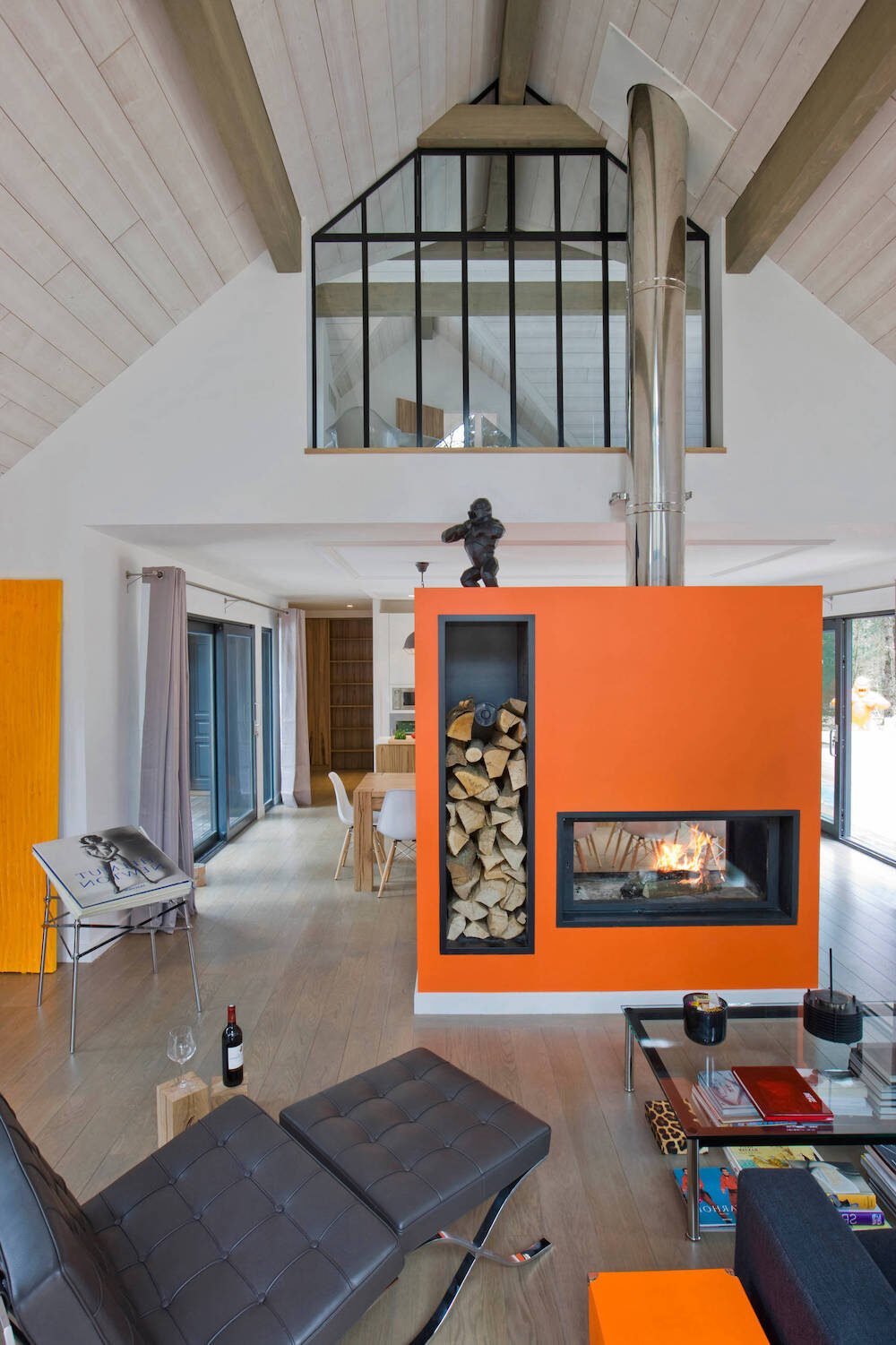 Comment moderniser une cheminée rustique ? - Clem Around The Corner